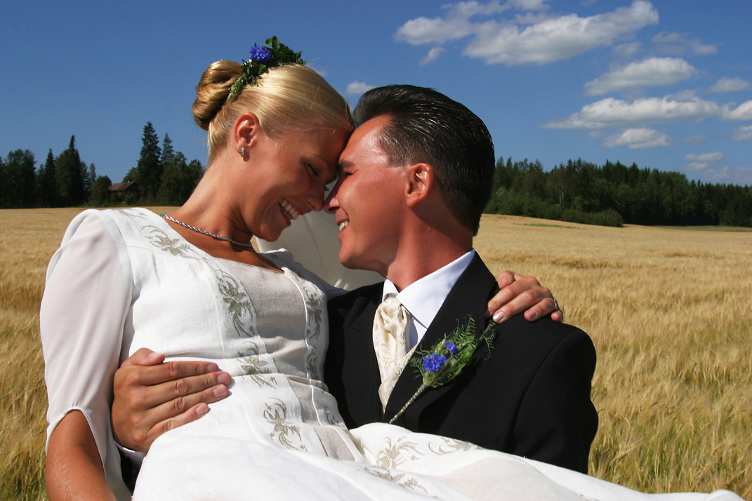 marriage photo | LAZER 103.3